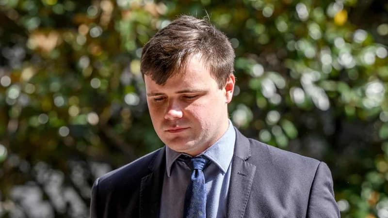 Ex-cop gets suspended sentence after 'sexting' teens Ex-cop gets suspended sentence after 'sexting' teens